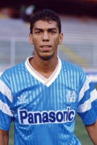 Carlos Mozer Là Ai? Đời Tư Và Sự Nghiệp Của Cầu Thủ Tài Năng Brazil